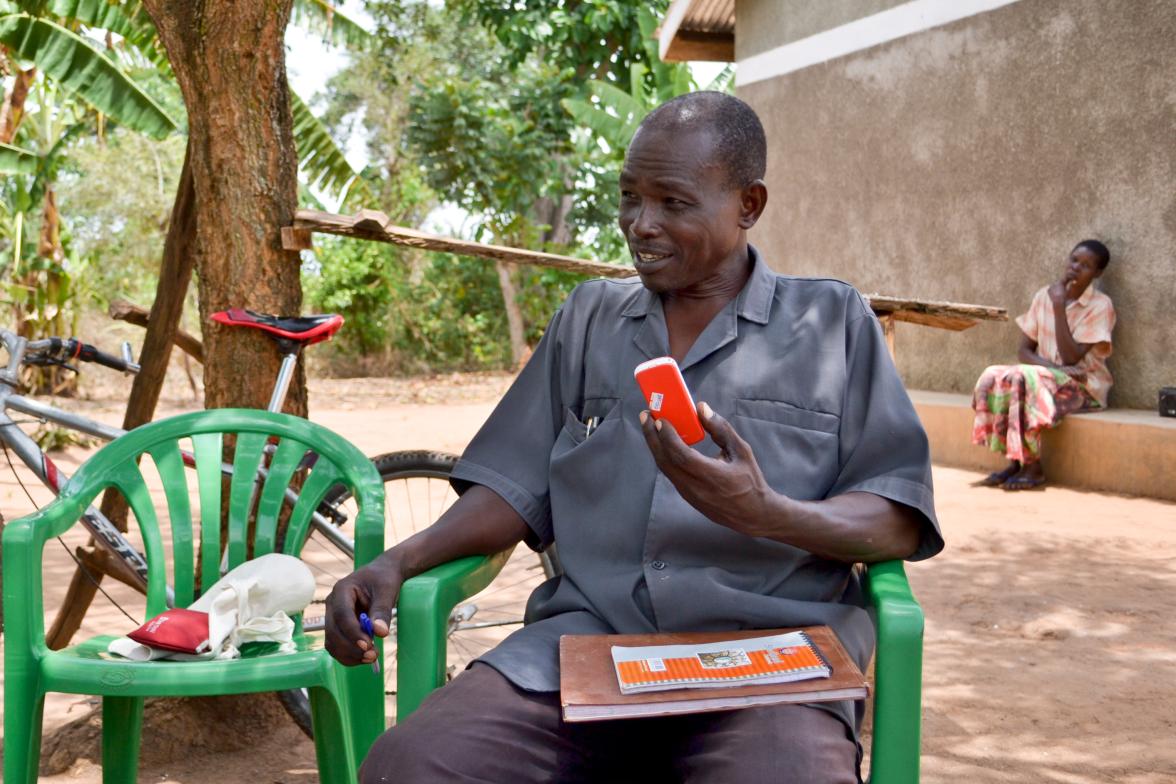 Agri-Fin Mobile program provides big benefits on small phones | Mercy Corps